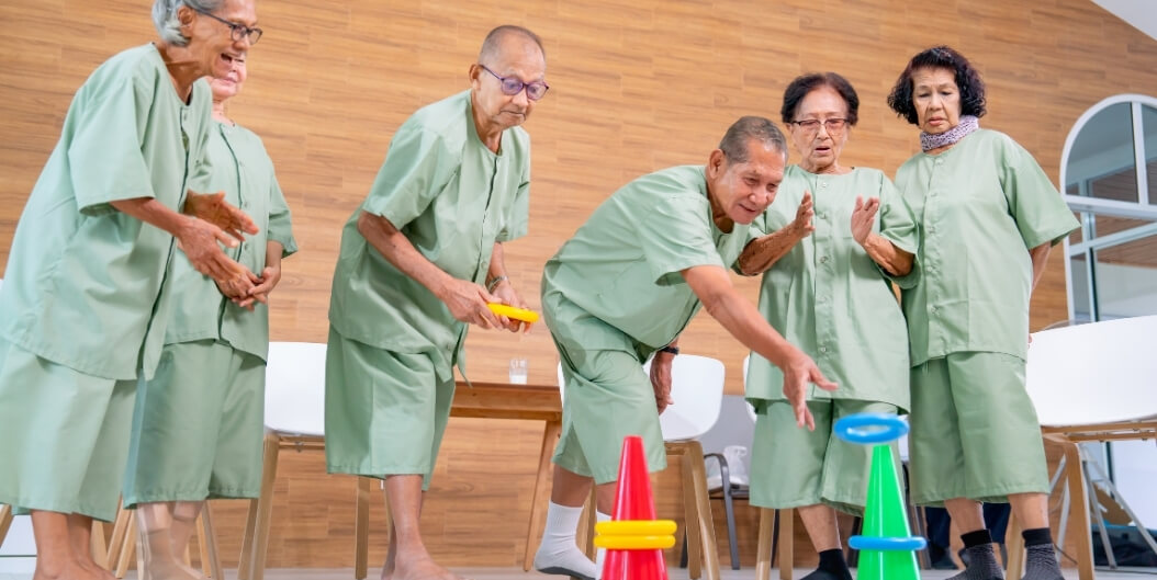 5 Benefits of Purposeful Activities in Assisted Living